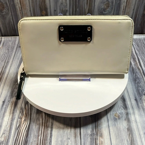 kate spade | Bags | Kate Spade Zippy Long Patent Leather Wallet Euc ...